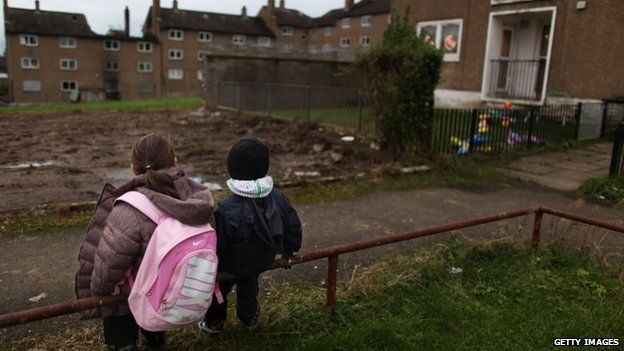 Poor children: more are in working families, study says - BBC News