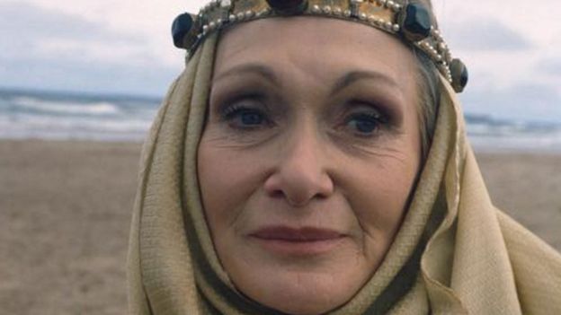 Sian Phillips in pictures: Star of stage and screen - BBC News