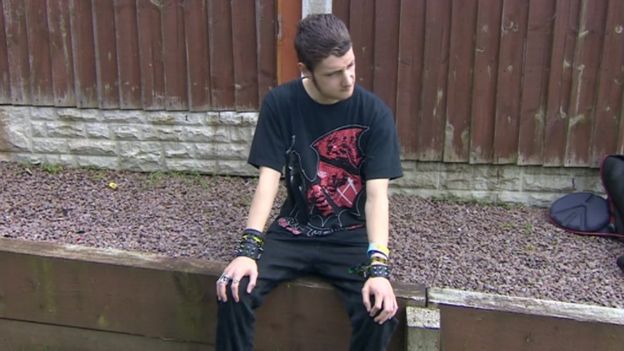 Nottinghamshire Police treat goth attack as hate crime - BBC News