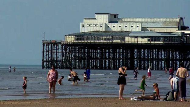 Sewage still leaking into sea off Blackpool - Environment Agency - BBC News