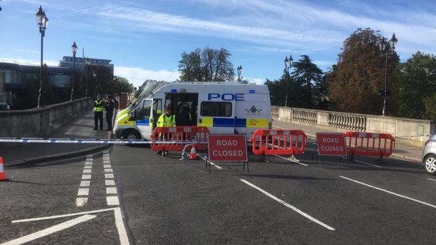 Murder arrest after fatal stabbing in Bedford - BBC News