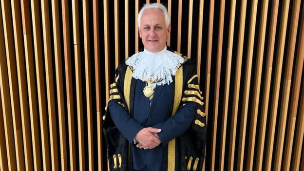 Councillor Alan Graves becomes Reform UK's first mayor - BBC News