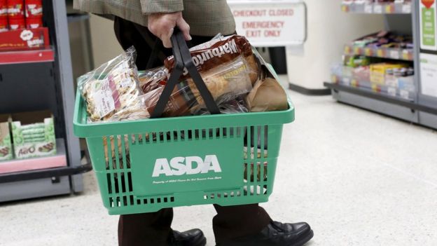 Cambridge Asda baskets swiped as 5p bags phased out - BBC News