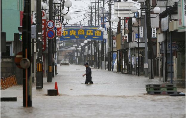 Japan flooding - in pictures - BBC News
