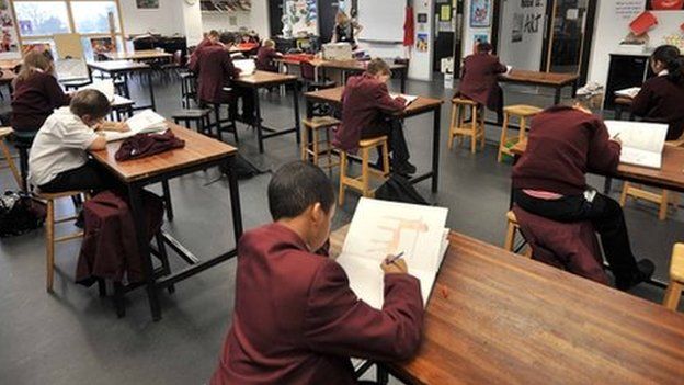 Fragmented school places system 'harms children' - BBC News