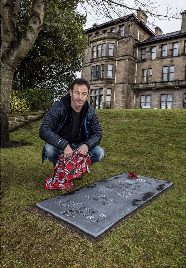 War poet Wilfred Owen honoured at Craiglockhart hospital site - BBC News
