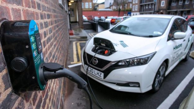 'Ambitious' Hackney electric vehicle charger rollout gets under way - BBC News