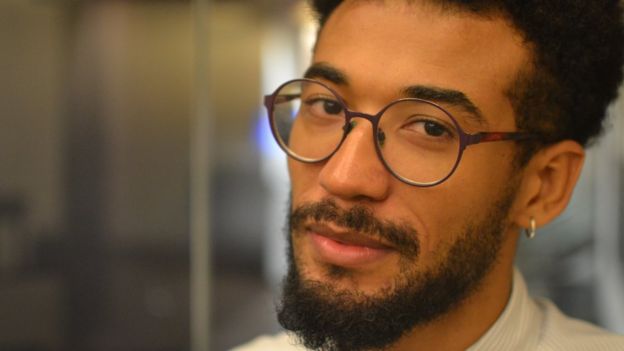 Why Angolan singer Toty Sa'Med writes songs in Kimbundu - BBC News