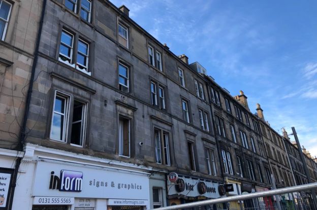 Five taken to hospital after Edinburgh tenement blaze - BBC News