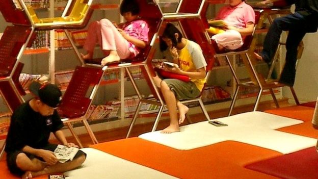 Derbyshire pupils wear slippers at school to get 'better grades' - BBC News