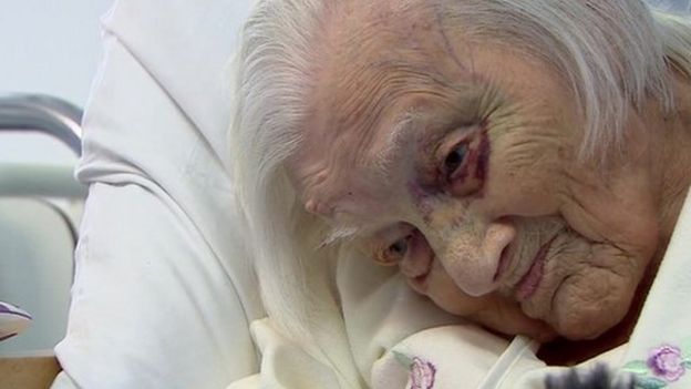 Britain's oldest person Gladys Hooper has hip op at 112 - BBC News