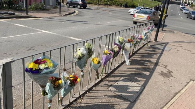Luton stabbing: Murder detectives name victim as Derrick Kinyua - BBC News