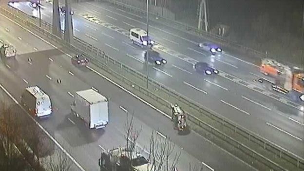 M1 and A1M closures: Motorway closed as two incidents cause delays ...