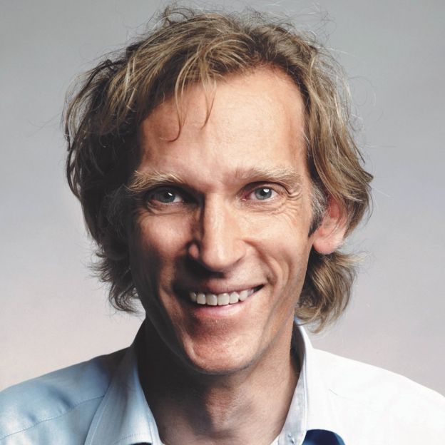 World War Two: The brothers who fled Nazi occupation by kayak - BBC News