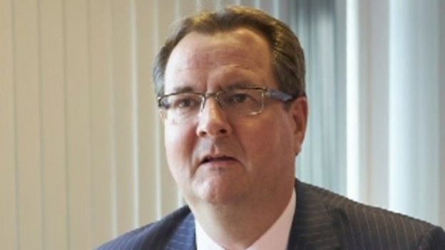 Energy firm fraudster James Cox jailed for £40k scam - BBC News