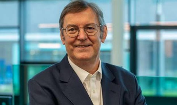 Coventry: Four-day week offered to 820 tech firm staff - BBC News