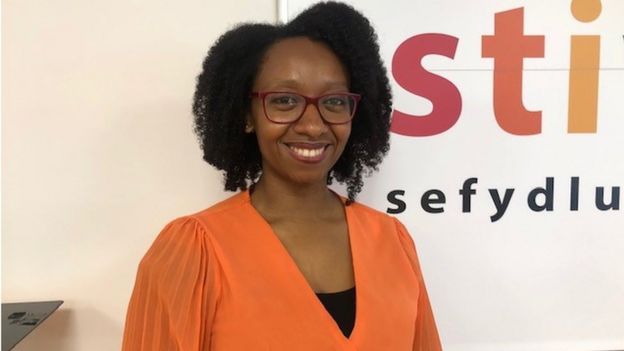 Afro hair comb inventor hopes to inspire young black women - BBC News