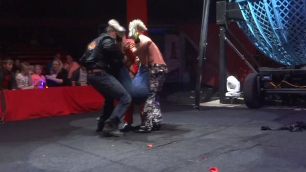 Clown knocks out man in Blackwood circus accident - BBC News