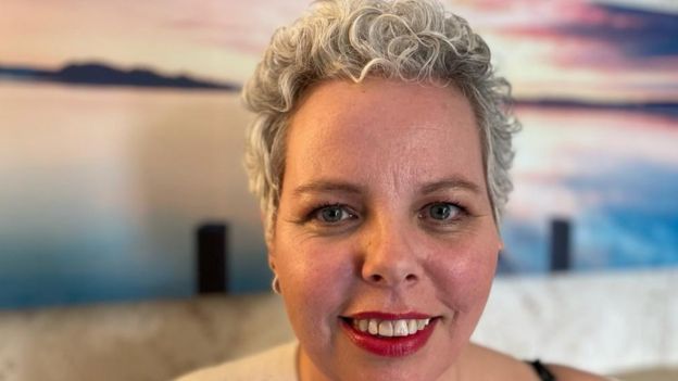 Cancer in crisis warning over long treatment waits in Wales - BBC News