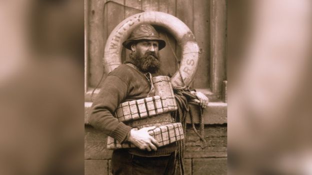 Whitby: Sculpture of lifeboatman Henry Freeman planned - BBC News