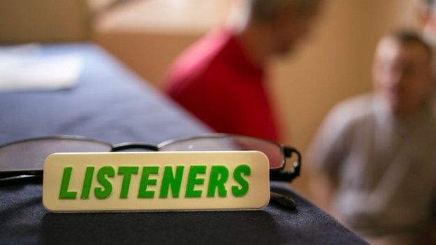 Helping prisoners learn to read inside Swansea prison - BBC News