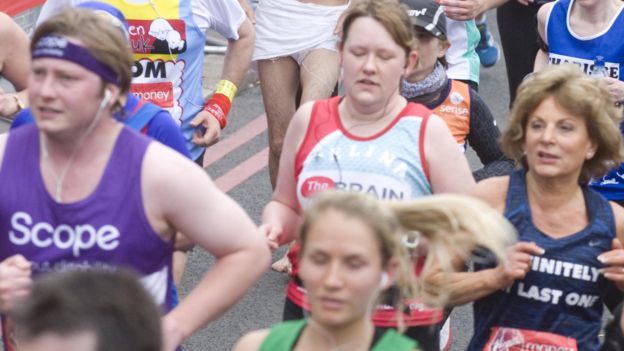 Running blind: How do you run the London Marathon without sight? - BBC News