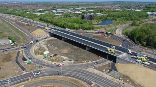 Testo's roundabout closes for weekend to install A19 flyover - BBC News