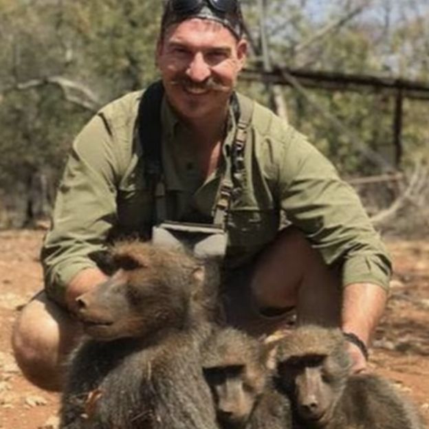 Idaho wildlife official resigns over dead baboon photo - BBC News