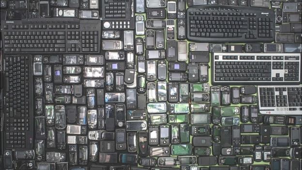 How to fix some of your own broken gadgets - BBC News
