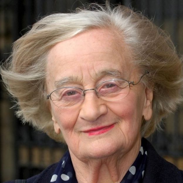 Obituary: Liz Smith - BBC News