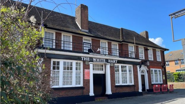 Grays golly doll pub landlords face no further action - BBC News