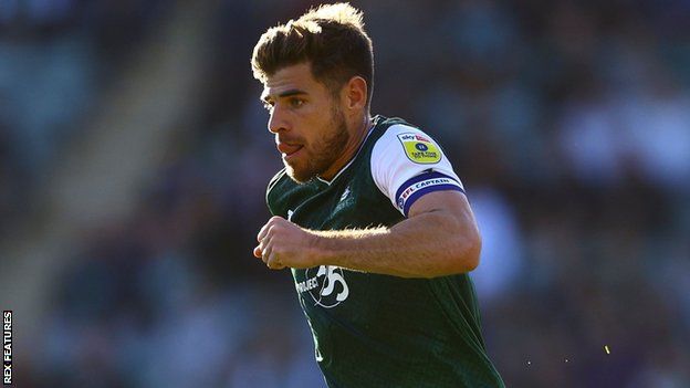 Joe Edwards: Plymouth Argyle captain signs new deal to 2025 - BBC Sport