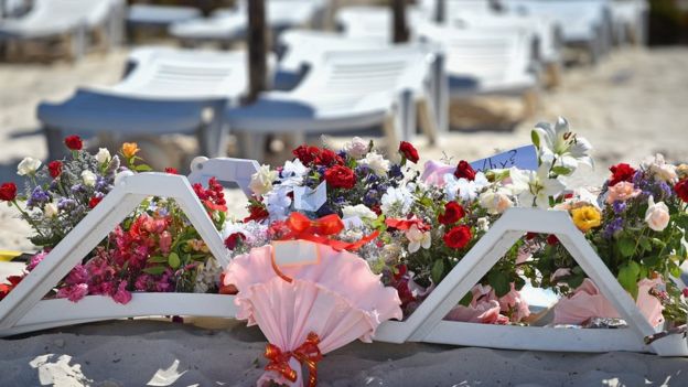 Tunisia attacks: Militants jailed over 2015 terror - BBC News