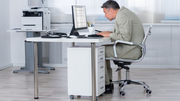 6 malas posturas que adoptamos sin darnos cuenta (y cómo mejorarlas ...