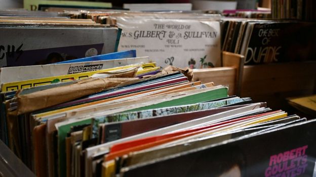 Emmaus Cambridge homeless charity still 'relevant' 30 years on - BBC News