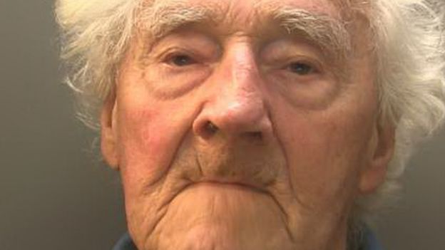 The paedophile hunter turned prey - BBC News