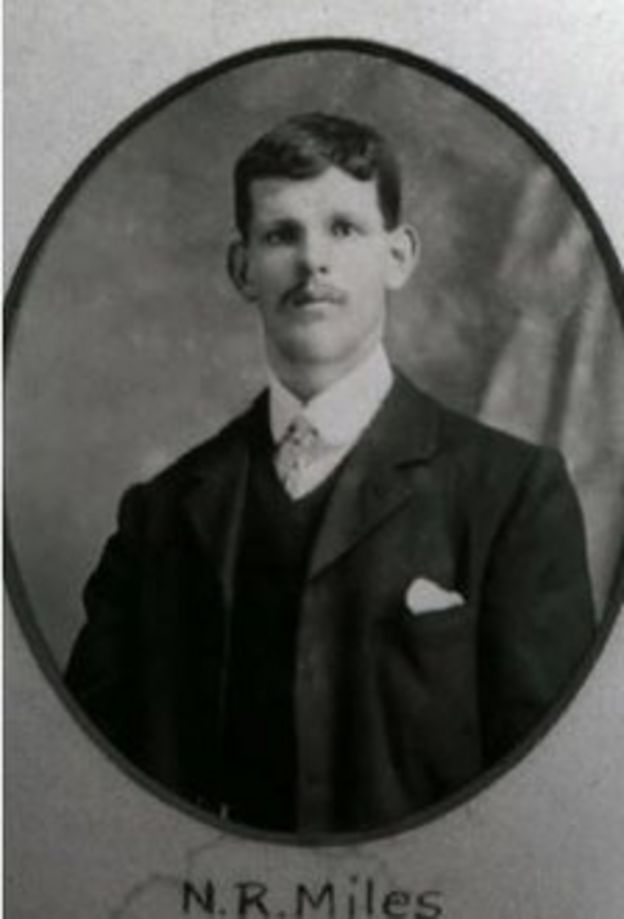 The 18 sewer men who changed the war - BBC News