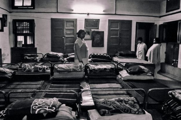 Inside India's traditional school for girls - BBC News