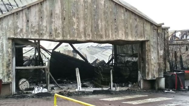 'Major damage' in Stokesley garden centre fire - BBC News