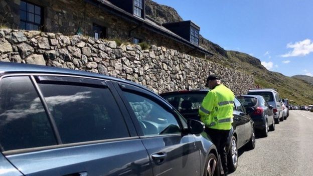 Snowdon: Pre-booked parking introduced at Pen-y-Pass - BBC News
