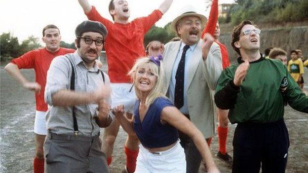 Corneli bach Cymreig Rhufain - BBC Cymru Fyw