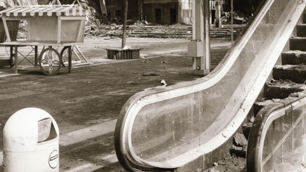 Manx fire crews remember 'horror' of Summerland disaster - BBC News