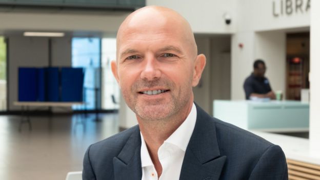 Wiltshire Council chief executive to leave after 13 years - BBC News