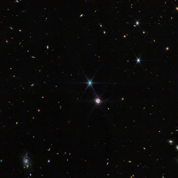 Ringed Neptune captured by James Webb telescope - BBC News