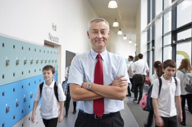 School open days: Eight things to look for - BBC News