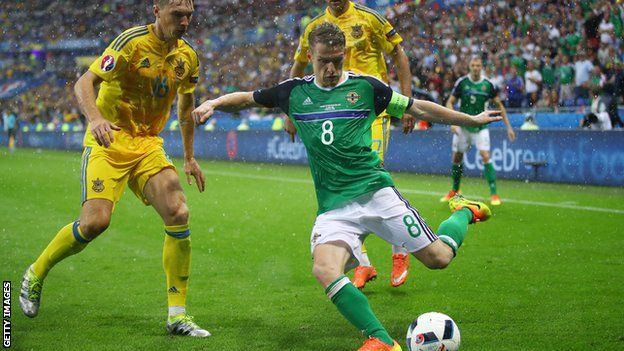 Steven Davis: Southampton midfielder signs new three-year contract ...