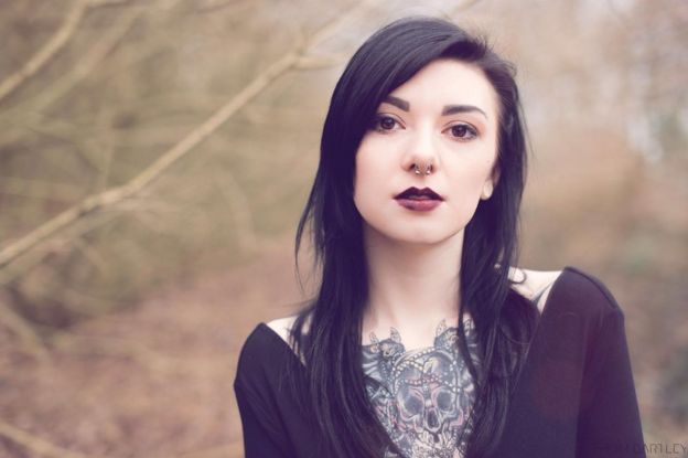 'I tattooed my face so I couldn't get a normal job' - BBC News