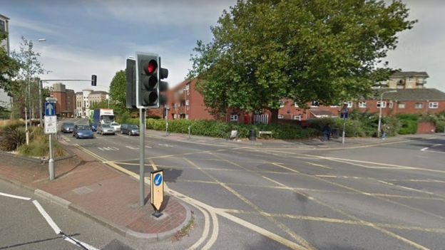 Reading: Yellow box junction fines scheme launches - BBC News