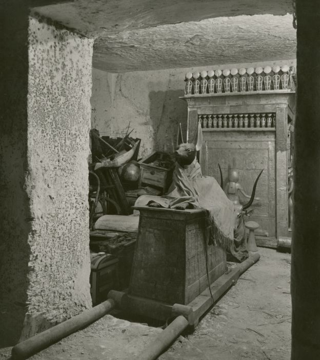 Archive sheds new light on Tutankhamun discovery, 100 years on - BBC News