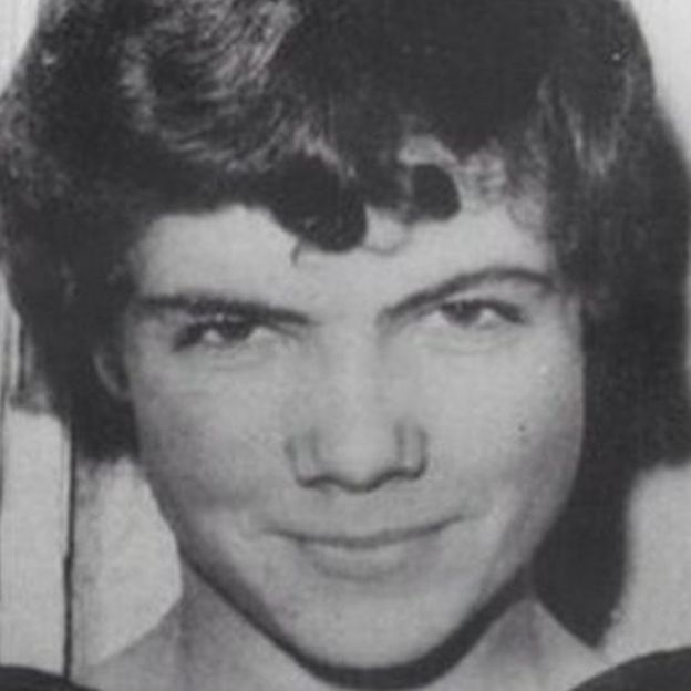 Bishop Edward Daly: Photo journalist recalls 'unforgettable scene ...